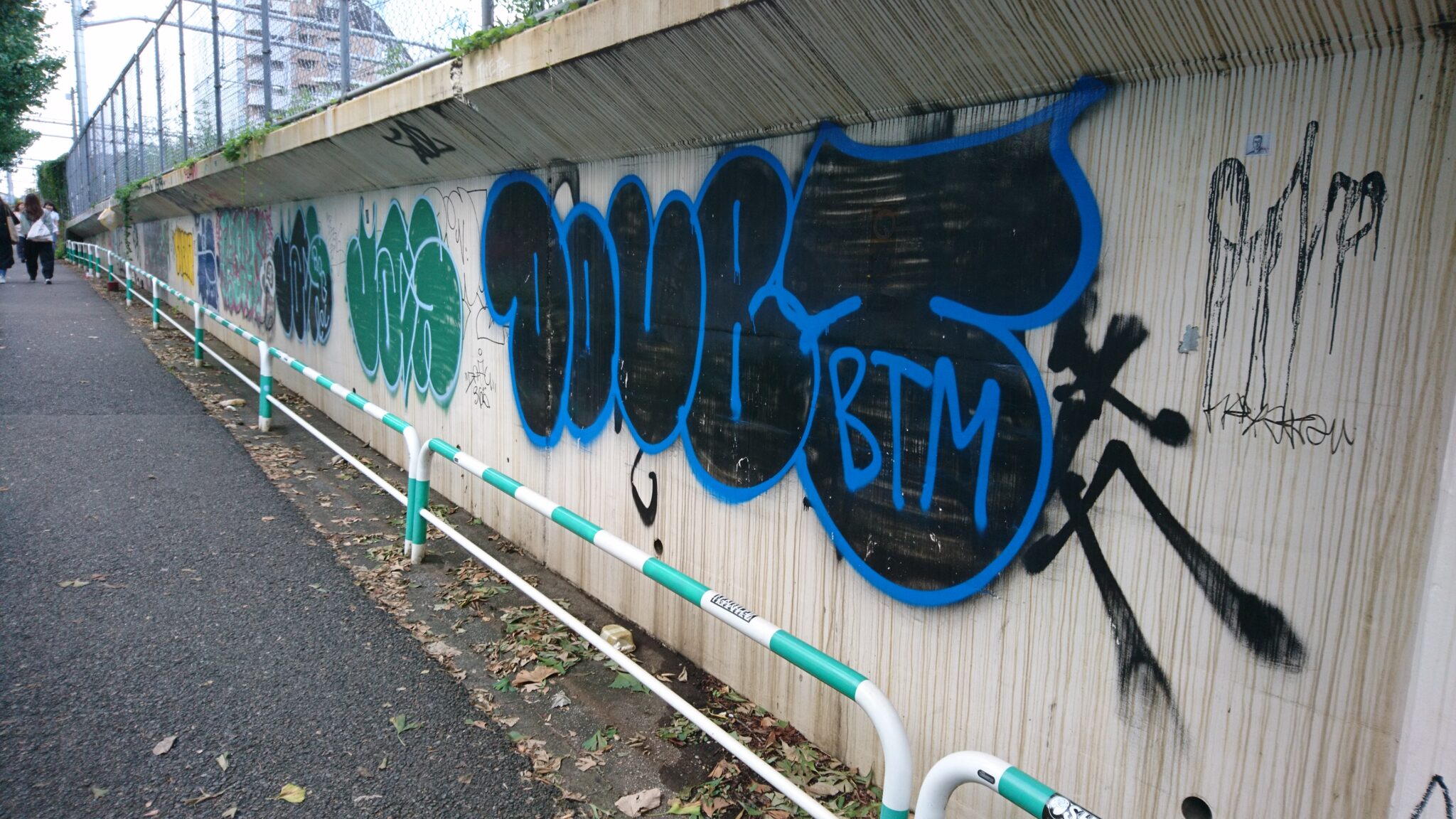 読めないスプレー落書きの意味・目的教えます！グラフィティとは？ - Dawdlemagazine